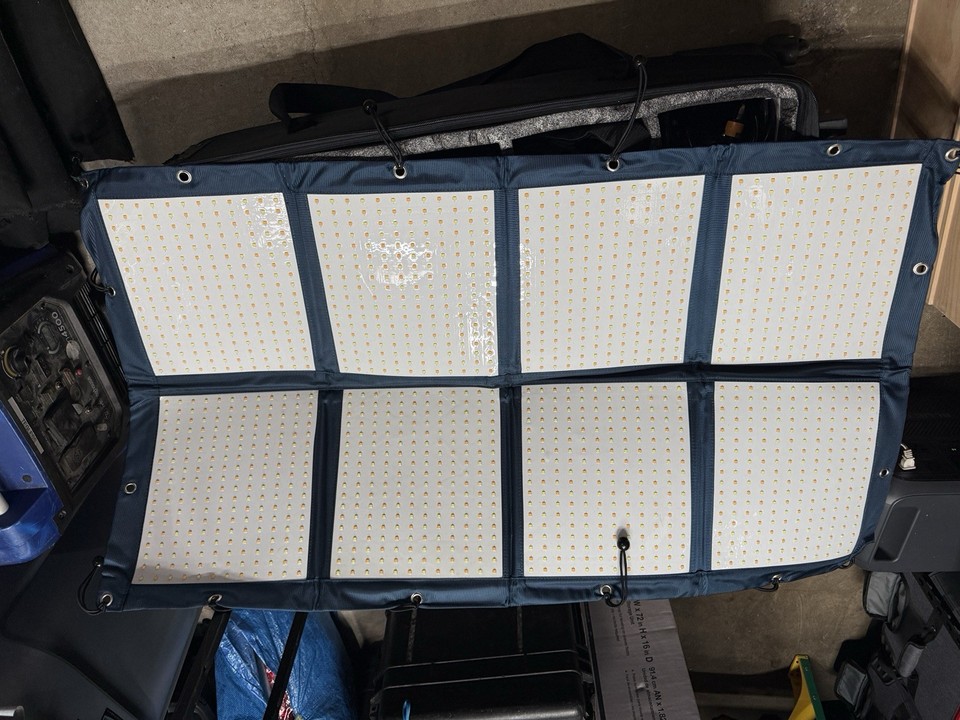 Intellytech MEGA-LiteCloth 2.0 Foldable LED Mat Kit 3'x4.5' Bi-Color ...