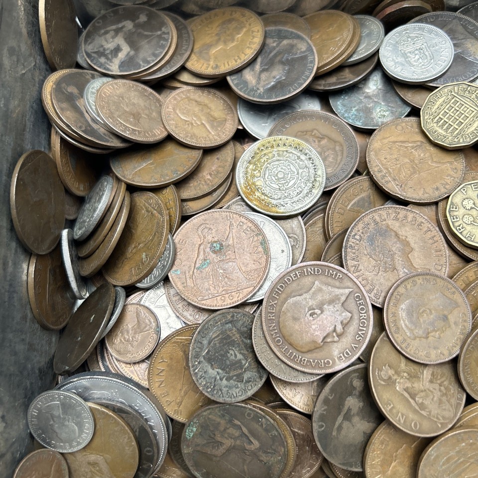 Huge job lot tin of old British coins over 5kg old British coinage ...