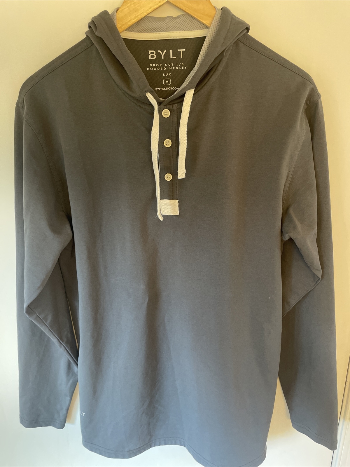 Bylt Shirt Men’s Medium Drop Cut Hooded Henley Gray Long Sleeve Workout ...