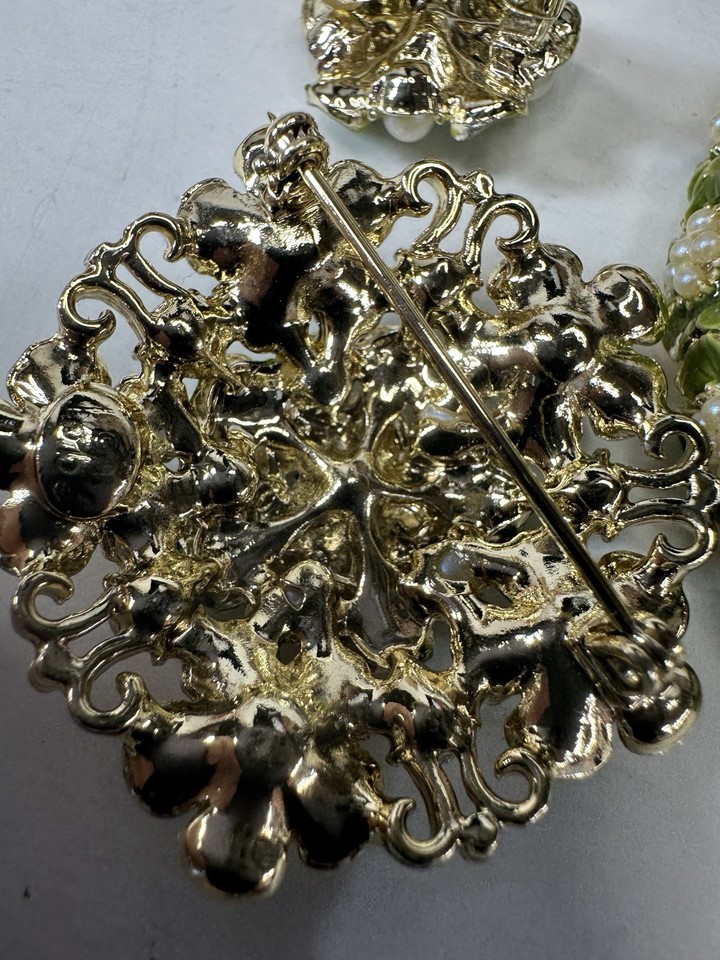 Vintage Brooch Hobe Set Bracelet Clip On Earrings Flower Enamel Green ...