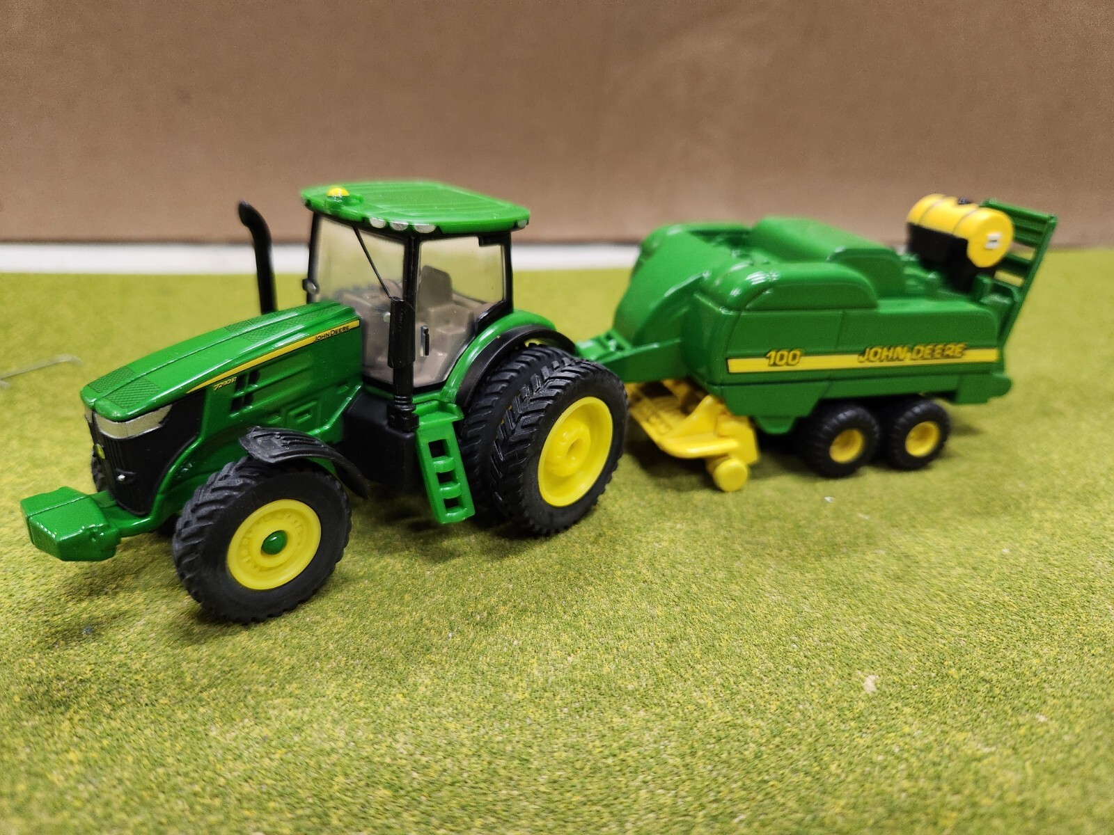 1/64 CUSTOM JOHN DEERE LARGE SQUARE BALER SET W/ 7290R TRACTOR/ ERTL ...