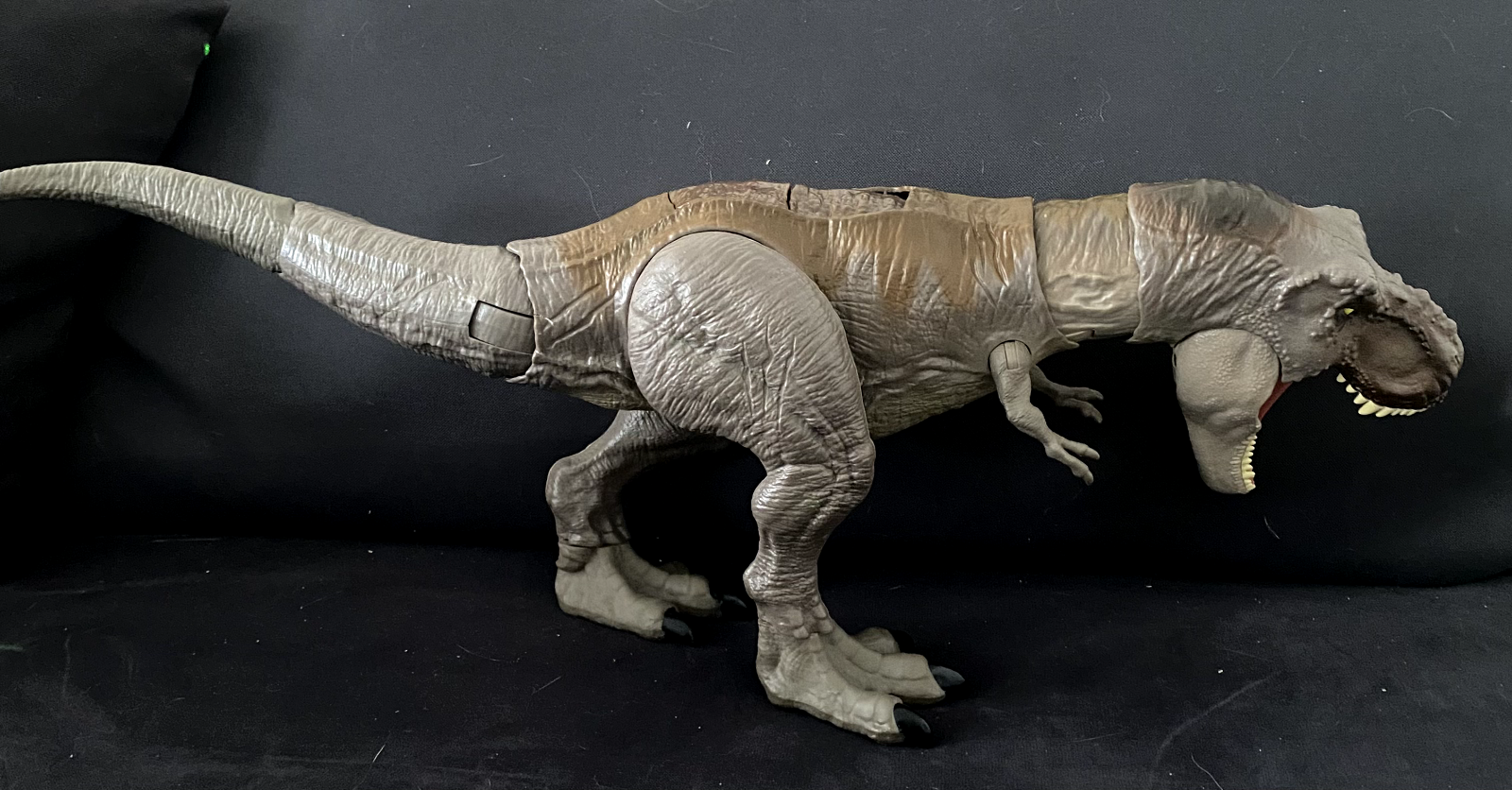 Jurrasic World Extreme Damage Spinosaurus Tyrannosaurus Bite N' Fight ...