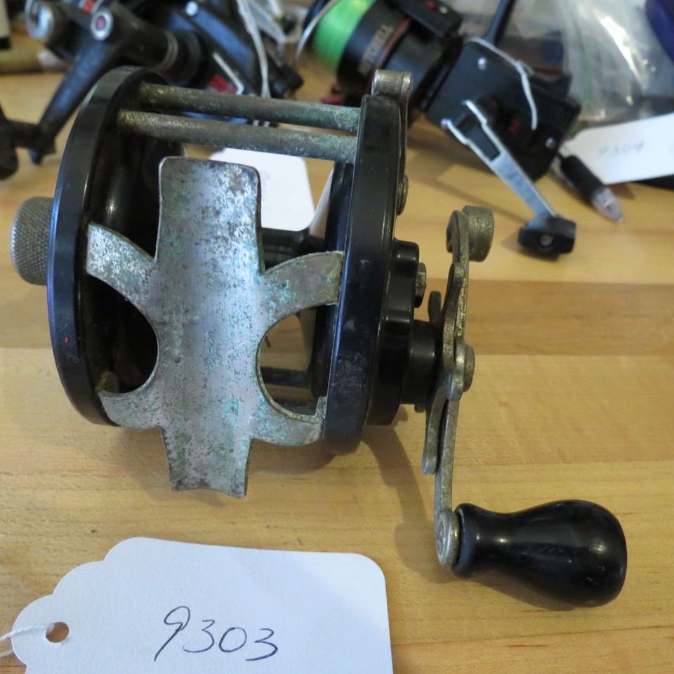 Vintage Penn 85 pat. D fishing reel with vintage tension knob ...