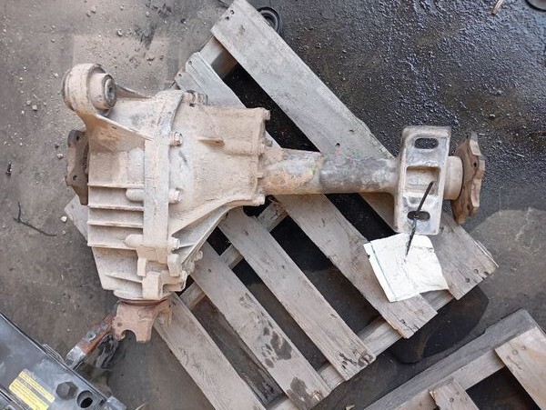 2002-2006 Cadillac Escalade Front Axle Differential Carrier Assembly 3. ...