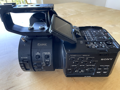Sony NEX-FS700R Super 35 RAW 4K Camcorder FS700 + charger and 2 ...