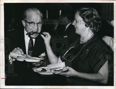 1960 Press Photo Bishop W. Kenneth Pope with his wife at dinner in ...