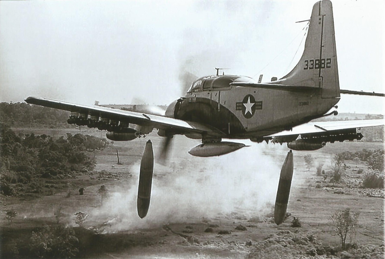 Vietnam War Photos -- Douglas A-1 Skyraider drops napalm Bombs | eBay