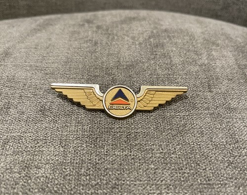Vintage Delta Airlines Badge Pin Junior Pilot Plastic Wings Stoffel ...
