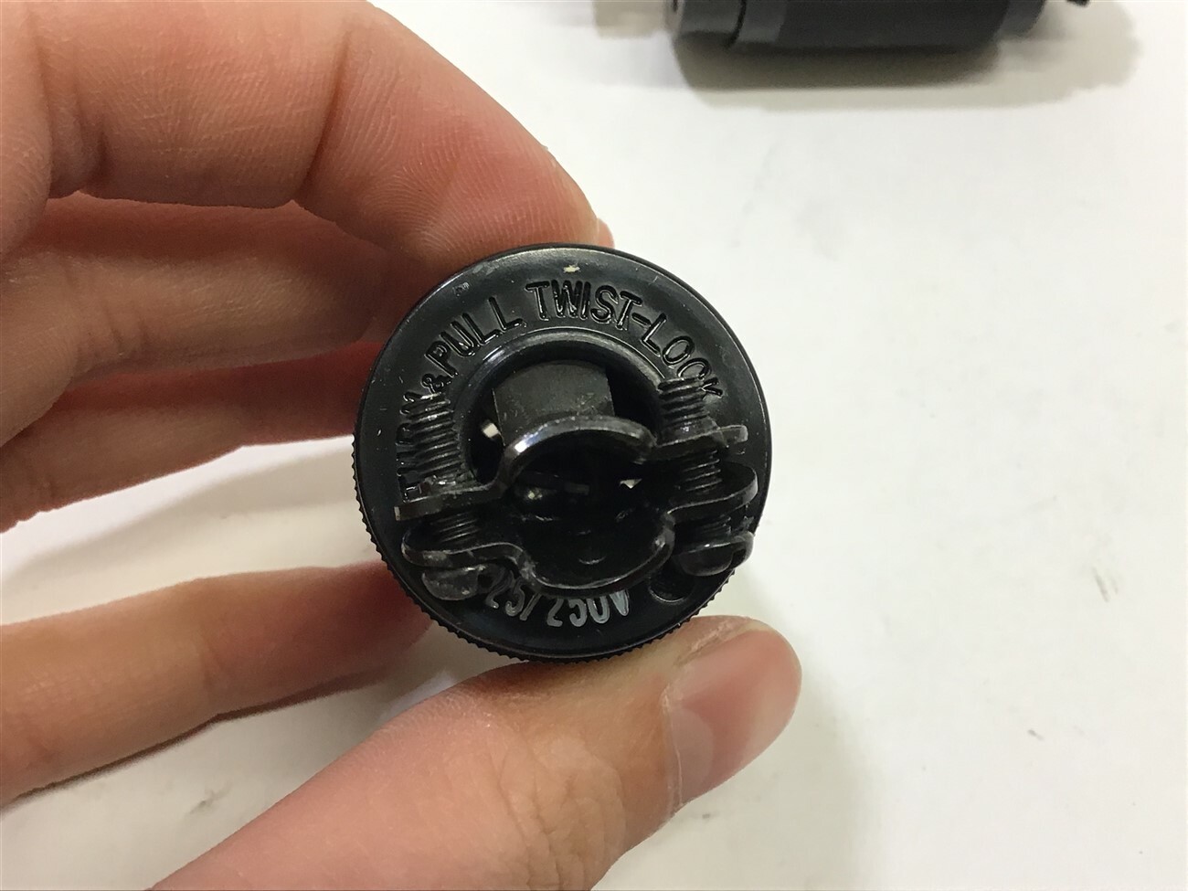 Hubbell HBL7485 Midget Twist-Lock Plug 15A 125/250V 3 pole 3 wire Black ...