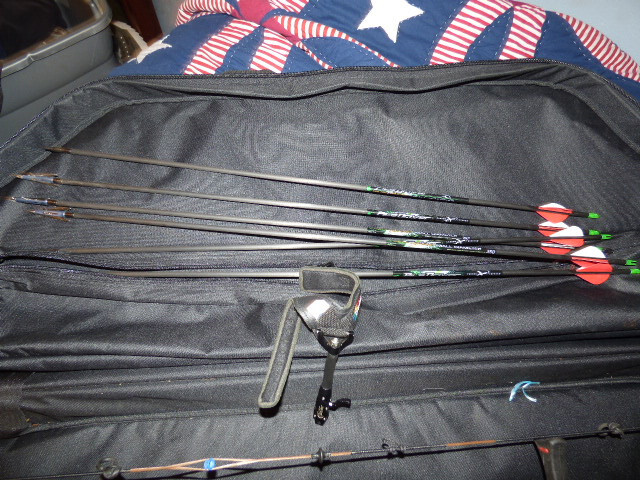 Mathews Monster MR5 RH Compound Bow W/CASE & ARROWS VERY NICE | eBay