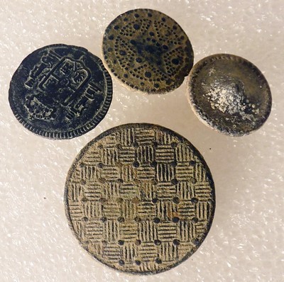 Buttons - Dug Colonial