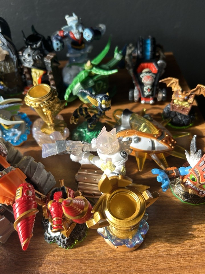 LOT OF 41 SKYLANDERS FIGURES LOOSE ACTIVISION TOYS PLUS 1 PORTAL | eBay