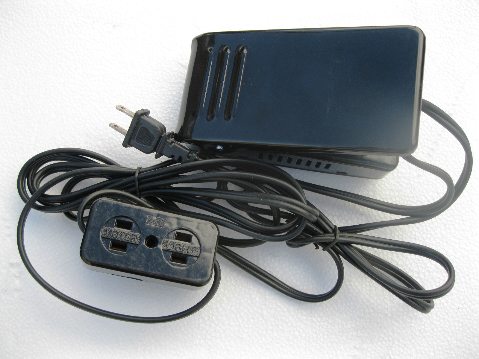 UNIVERSAL HOME SEWING MACHINE FOOT CONTROL PEDAL W/LIGHT & MOTOR FC143 ...