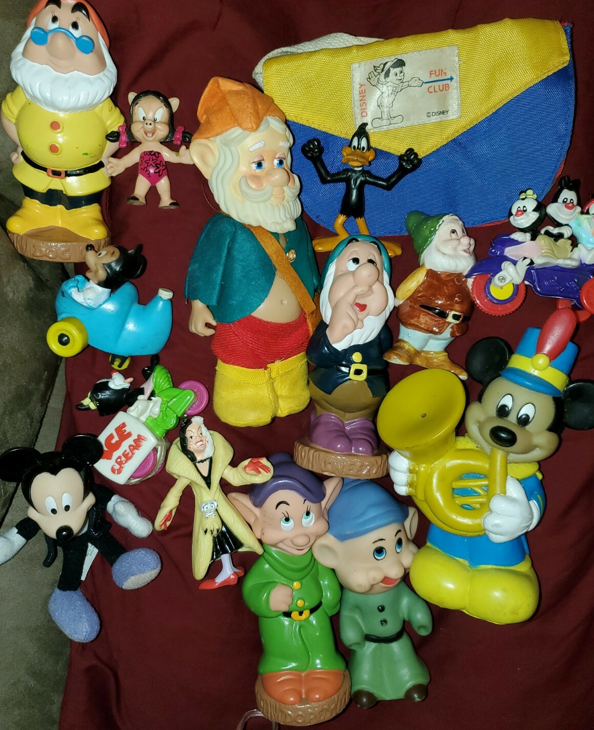 vintage LOT Disney/ Looney TUNES vinyl rubber toys snow white dwarfs ...