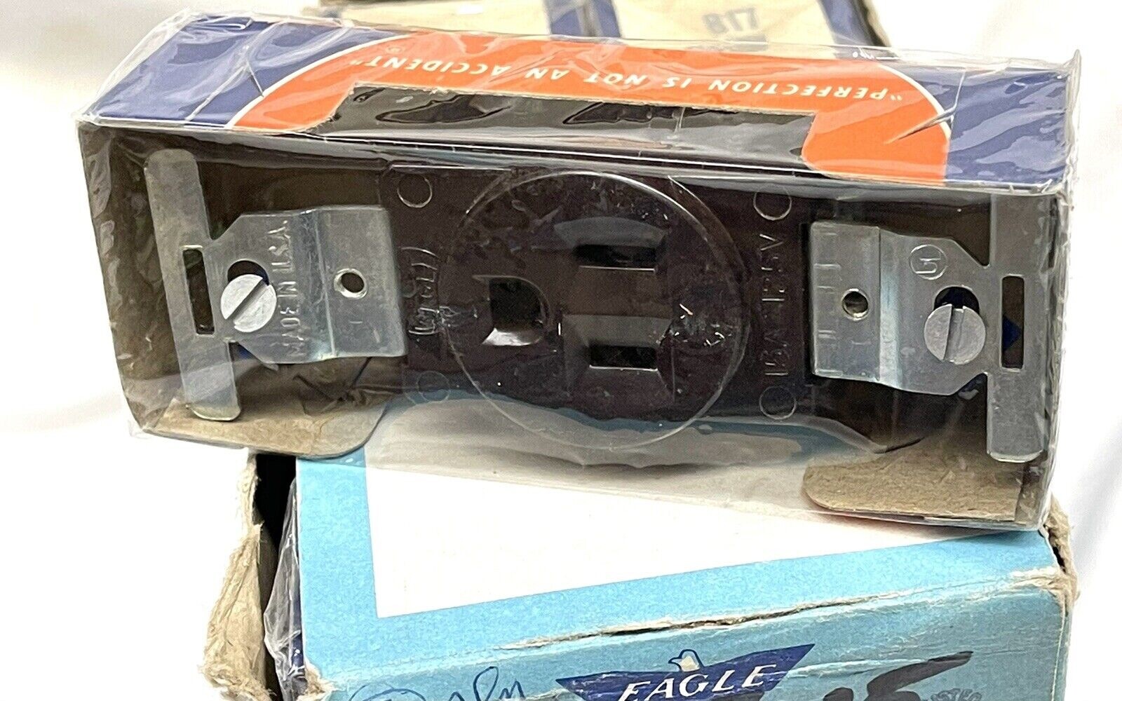 Lot of 10 Eagle 817 Brown 2Poles 3Wires Single Receptacles 15A 125V ...