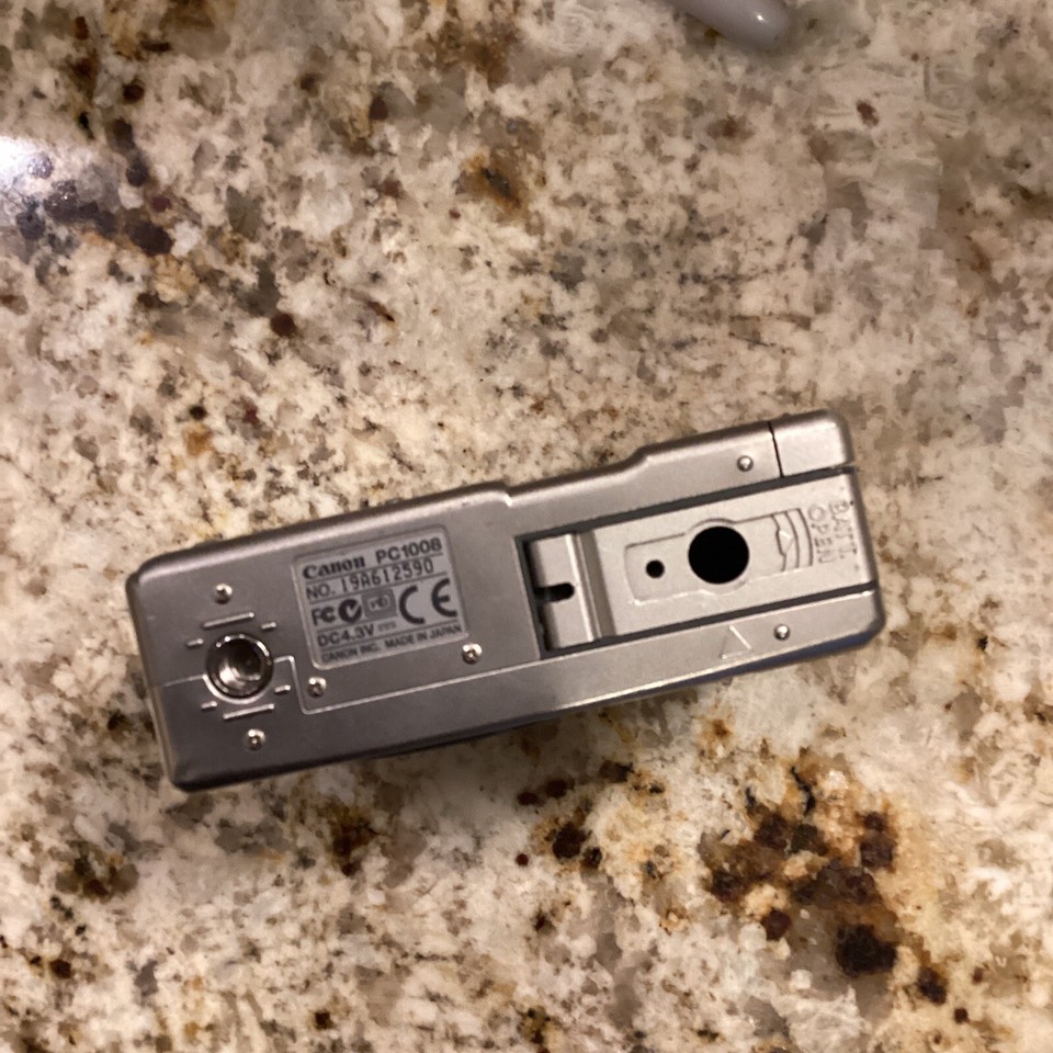 Canon Digital Ixus 300 AIAF 2.1 MP Silver Digital Camera. TESTED ...