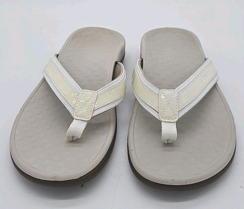 Vionic Flip Flop Sandals Women's 7 White Patent Leather Rubber Sole EUC ...