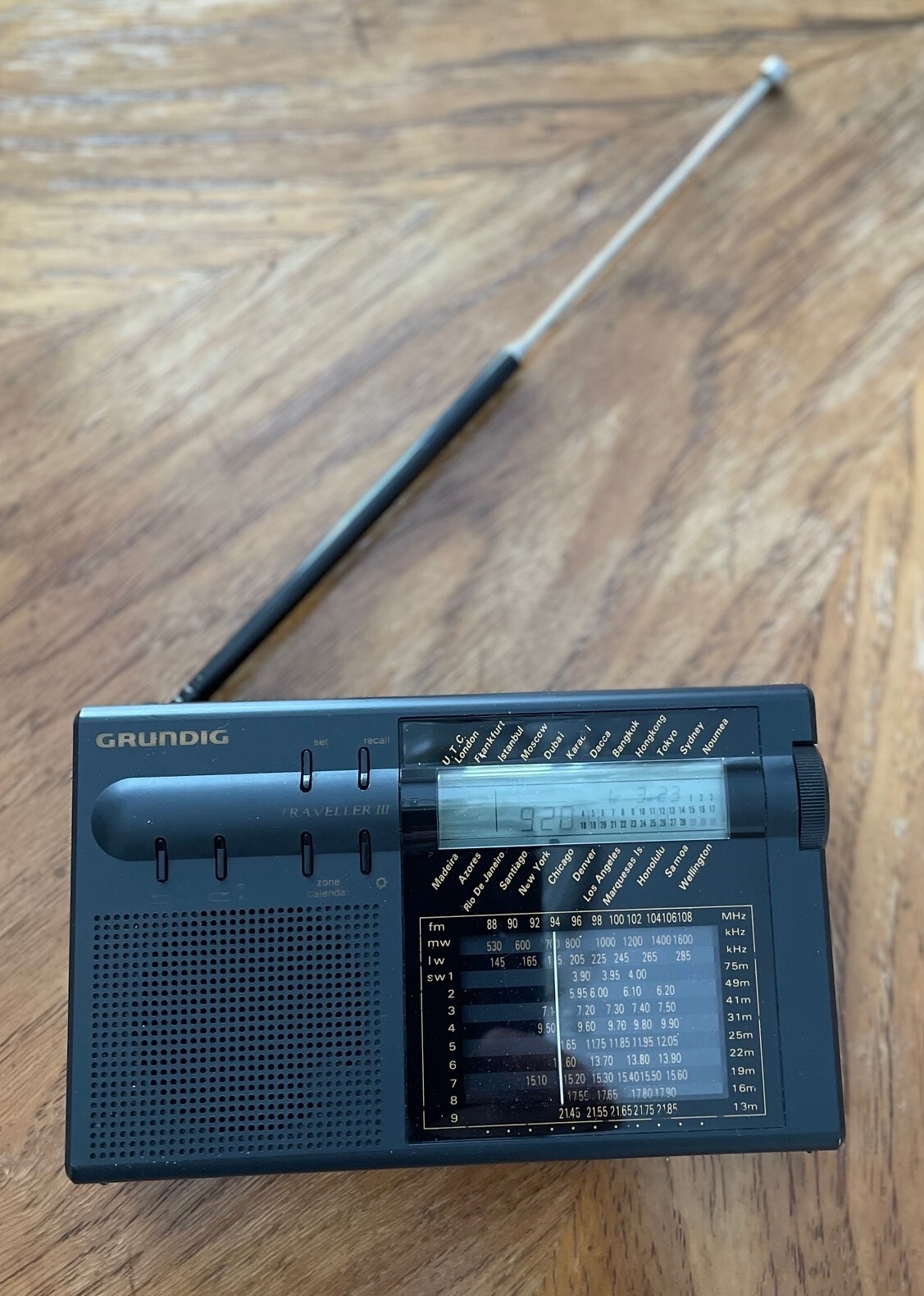 Grundig Traveller III Shortwave Radio - World Receiver 12 Band Travel ...