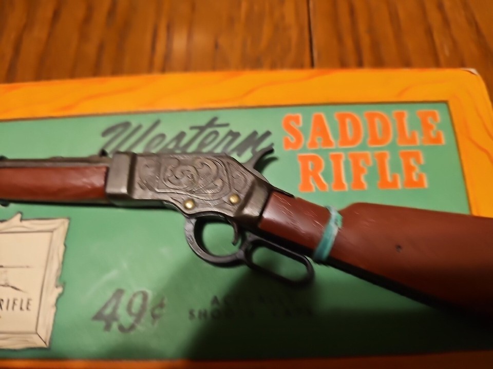 Vintage MARX Miniature WESTERN SADDLE RIFLE Shoots Caps w/Card Made In ...