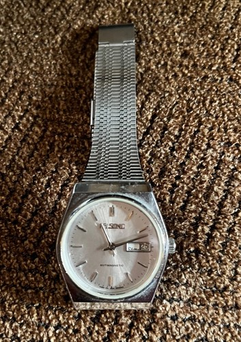 Nelsonic Wristwatch Silver Tone Expansion Band Day Date Indicator Round ...