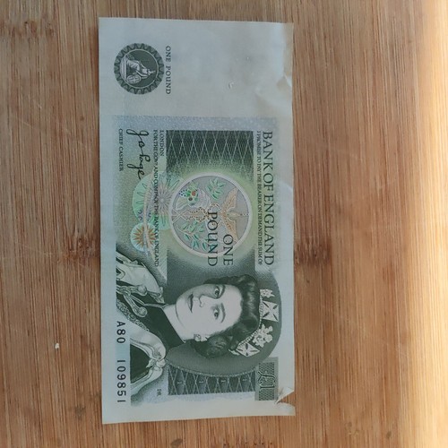 Bank of England Queen Elizabeth II One Pound note Sir Isaac Newton ...