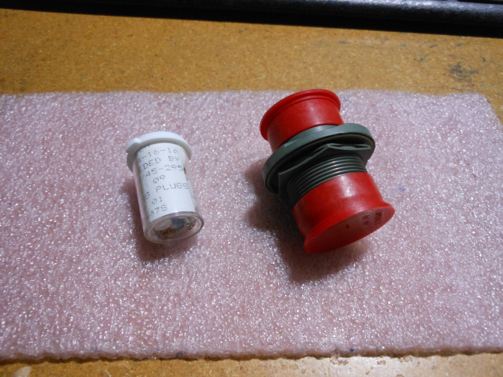 J-TECH CONNECTOR W/CONTACTS PART # MS3404D20-7S NSN: 5935-01-030-7716 ...