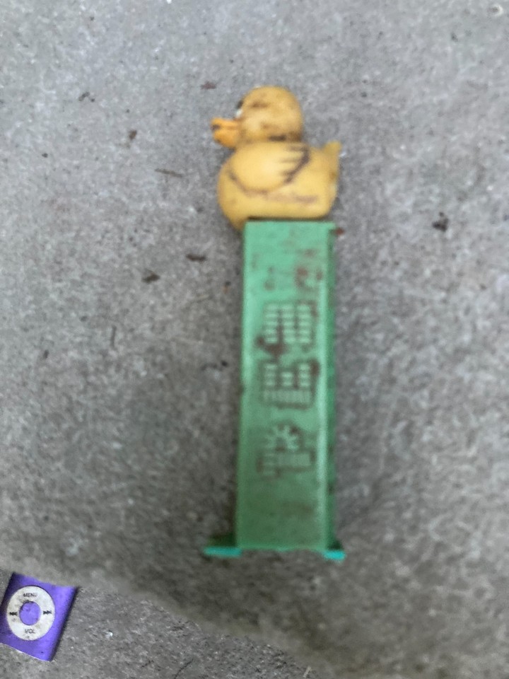 PEZ RUBBER DUCK YELLOW DUCKY WEATHERED DIRTY LIKE FROM SILO RELIC APPLE ...