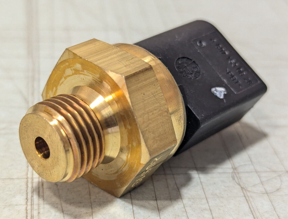 Genuine Mercedes-Benz Oil Pressure Sensor Switch A0071530828 NEW OEM ...