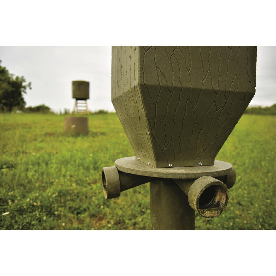 Banks Outdoors Gravity Fed Post Mounted Weatherproof Feed Bank Deer and ...