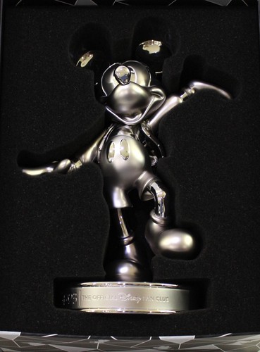 D23 Exclusive Mickey Mouse Leader Of The Club Statue 2023 Limited ...