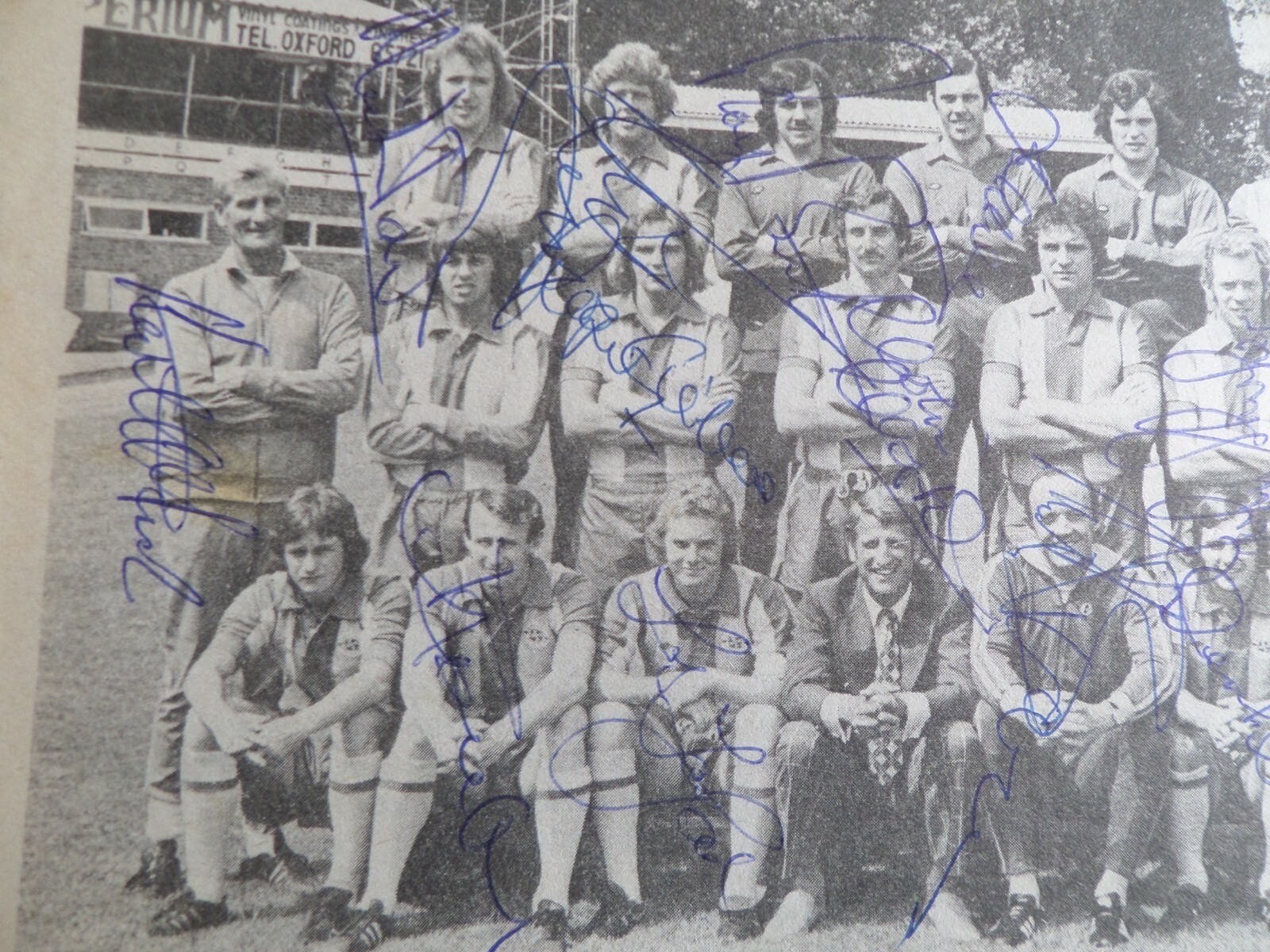 OXFORD UTD AUTOGRAPHED NEWSPAPER PICTURE, SIGNED BY 16 INC HOUSEMAN ...