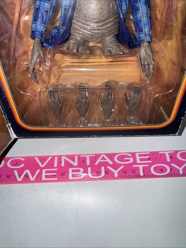 NECA E.T. 40th Anniversary (Ultimate Telepathic E.T.) 7-inch Action ...
