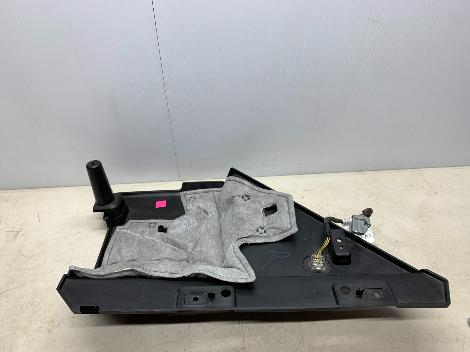 2013-2019 FORD TAURUS RIGHT PASSENGER SIDE LOWER KNEE BOLSTER UNDER ...