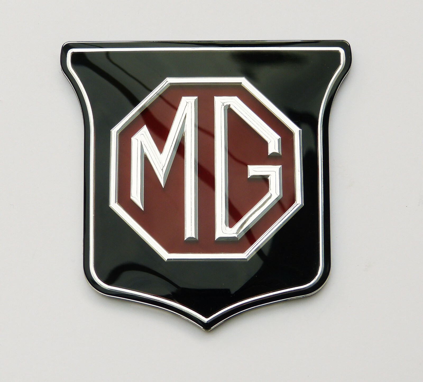 MGB & MGBGT / MGB GT Midget Red & Black Front Grill Badge, MG part ...