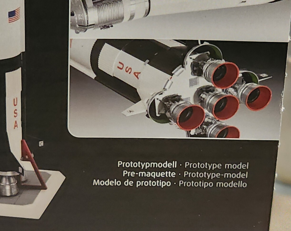 APOLLO 11 SATURN V ROCKET MODEL KIT - 1:96 SCALE -- REVELL KIT #03704 ...