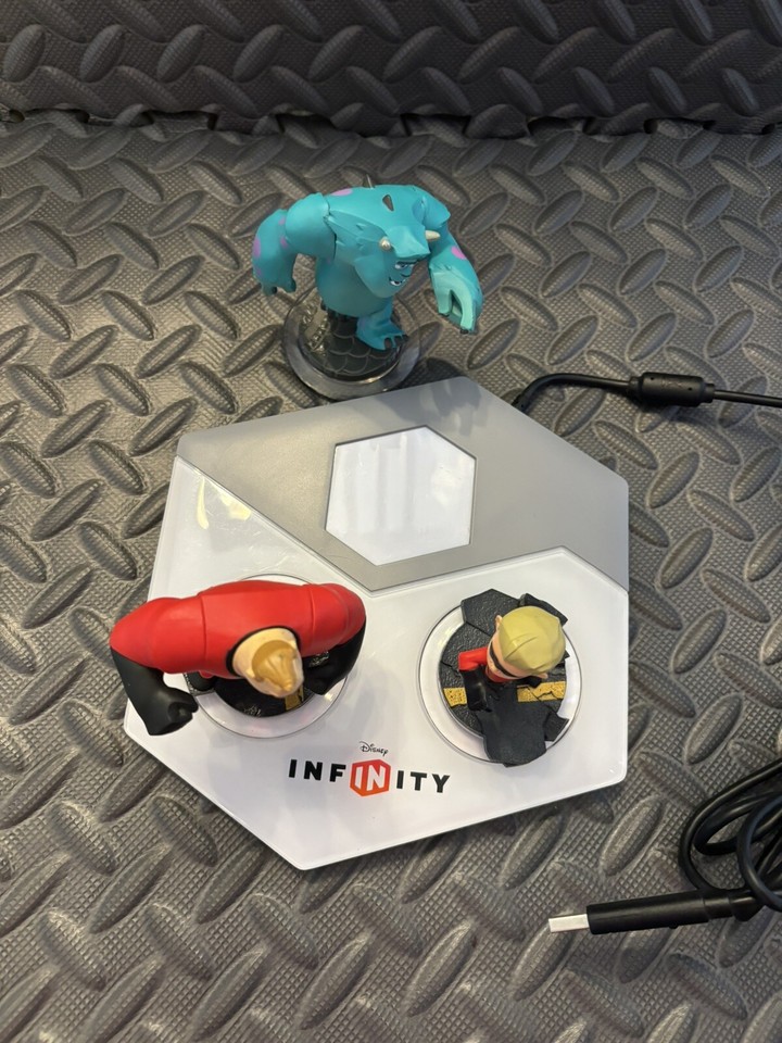 Disney Infinity Portal Base Pad Xbox 360 Model #INF-8032385 Sully Dash ...