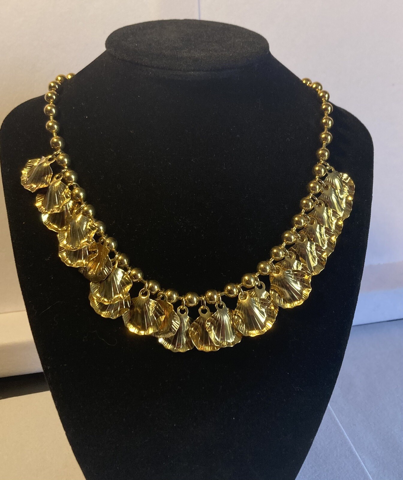 15 inch shell dangle necklace, marked LCI (Liz Claibo… - Gem
