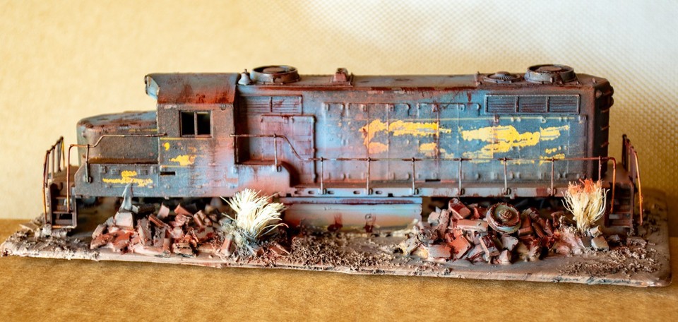 HO Scale Abandoned Unmarked GP 20 Junk Pile Diorama Custom Built ...