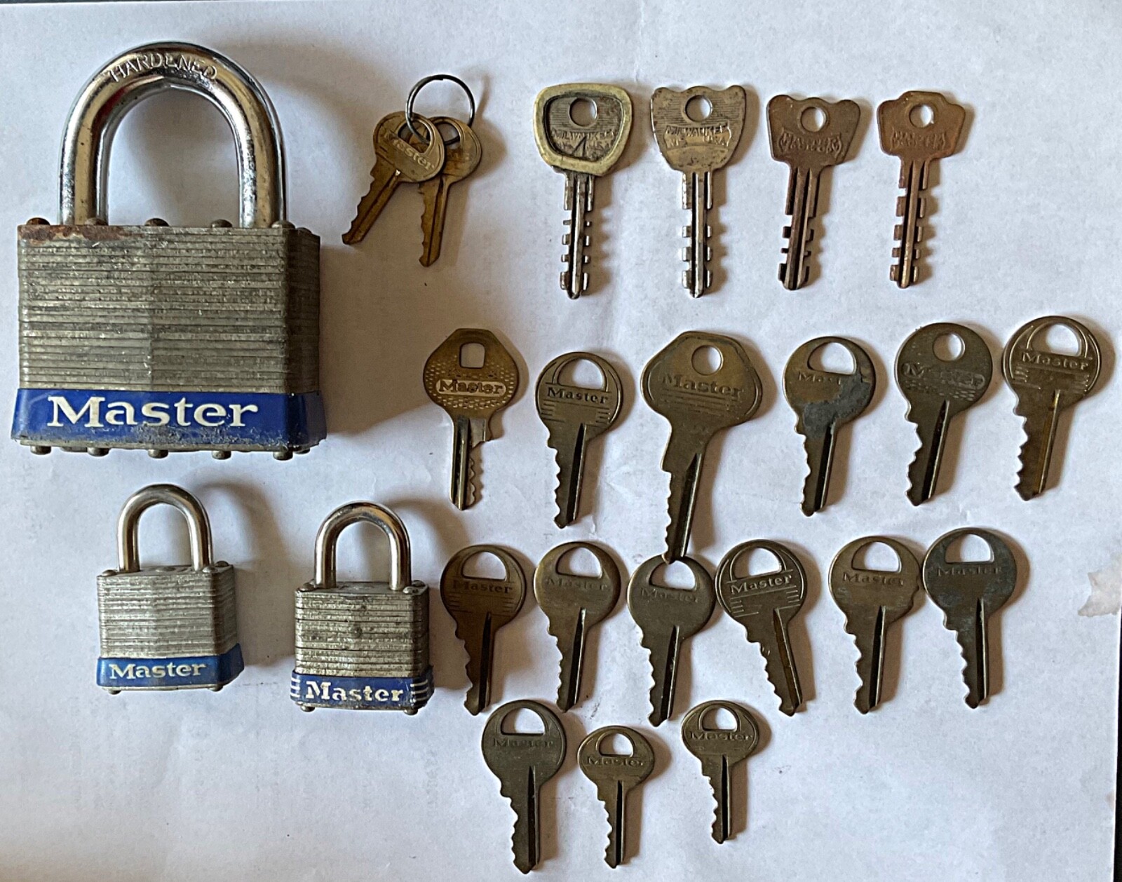 3 Vntage Masterlock Padlocks & 21 Brass Masterlock Keys | eBay