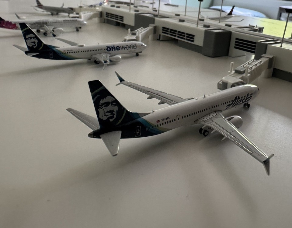 1:400 Model Airport Domestic Terminal 3d Printed w Functional Jet ...