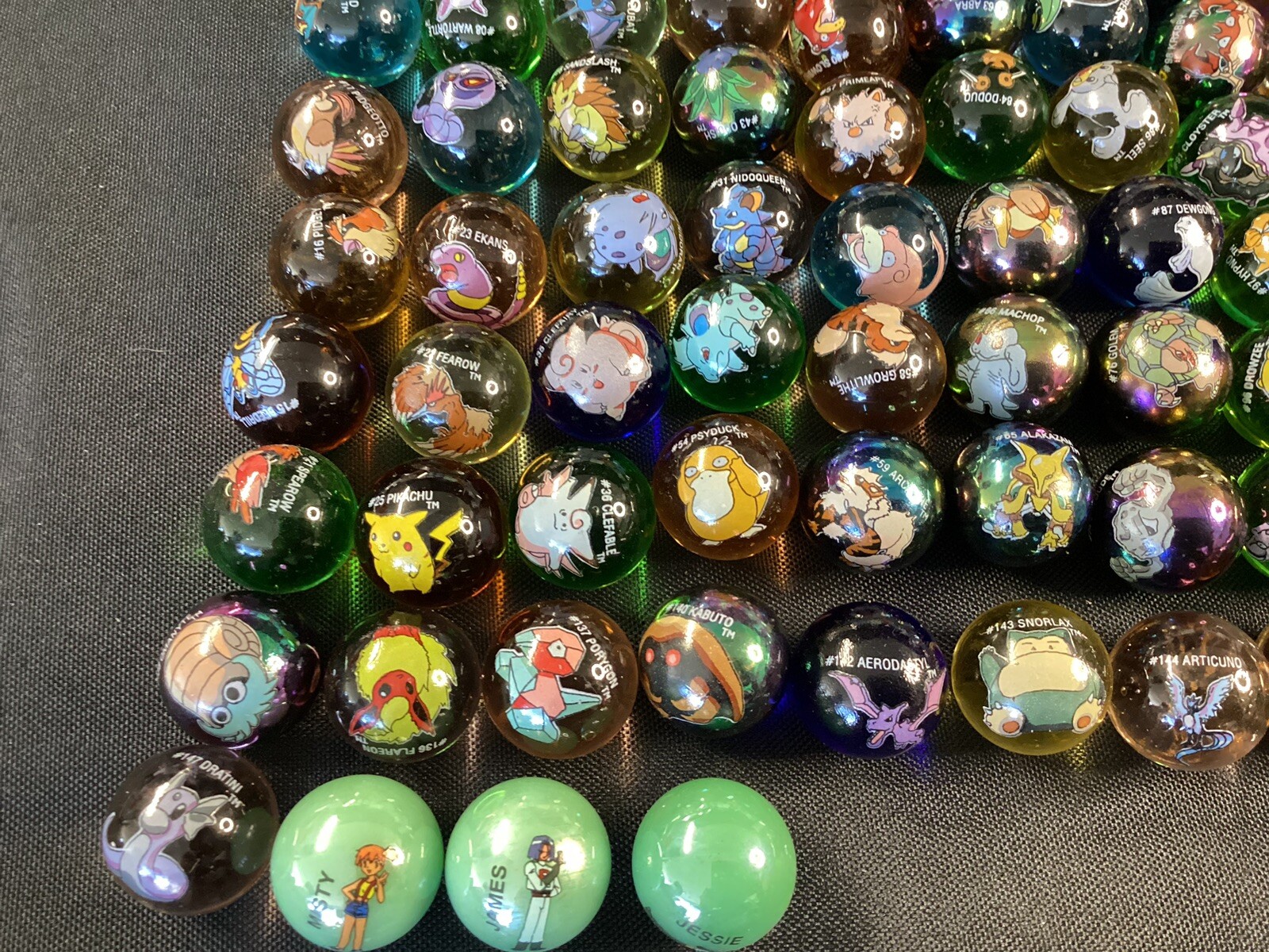 Vintage 1999 Pokemon Collector Marbles Pokeball Carrying Case w/ 124 ...