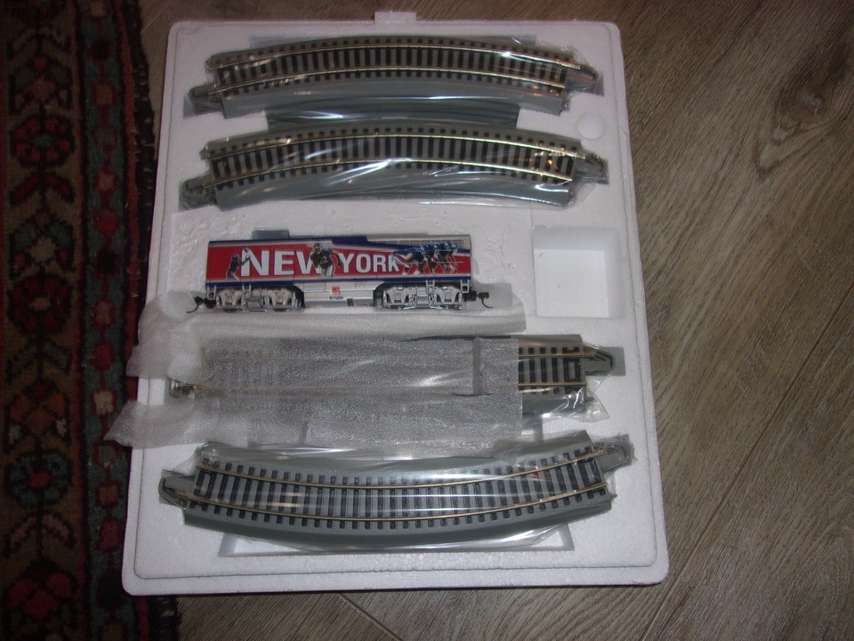 BACHMAN HO TRAIN SET SUPER BOWL 2008 GIANTS BEAT PATRIOTS 17 TO 14 ...