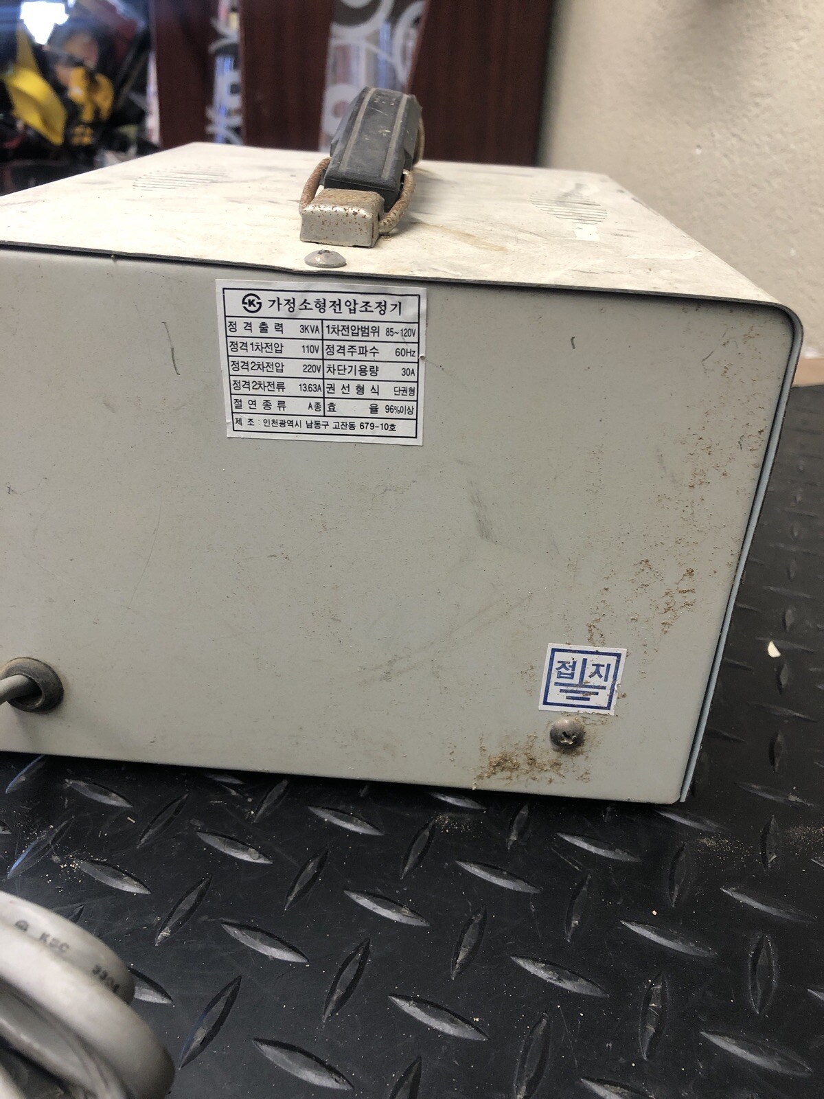 3 KVA-U Small Voltage Regulator for Home Transformer Power Supply ...