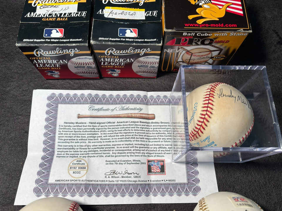 Certified Autographed Baseballs - Ozzie Smith, Ramiro Mendoza, Hensley ...