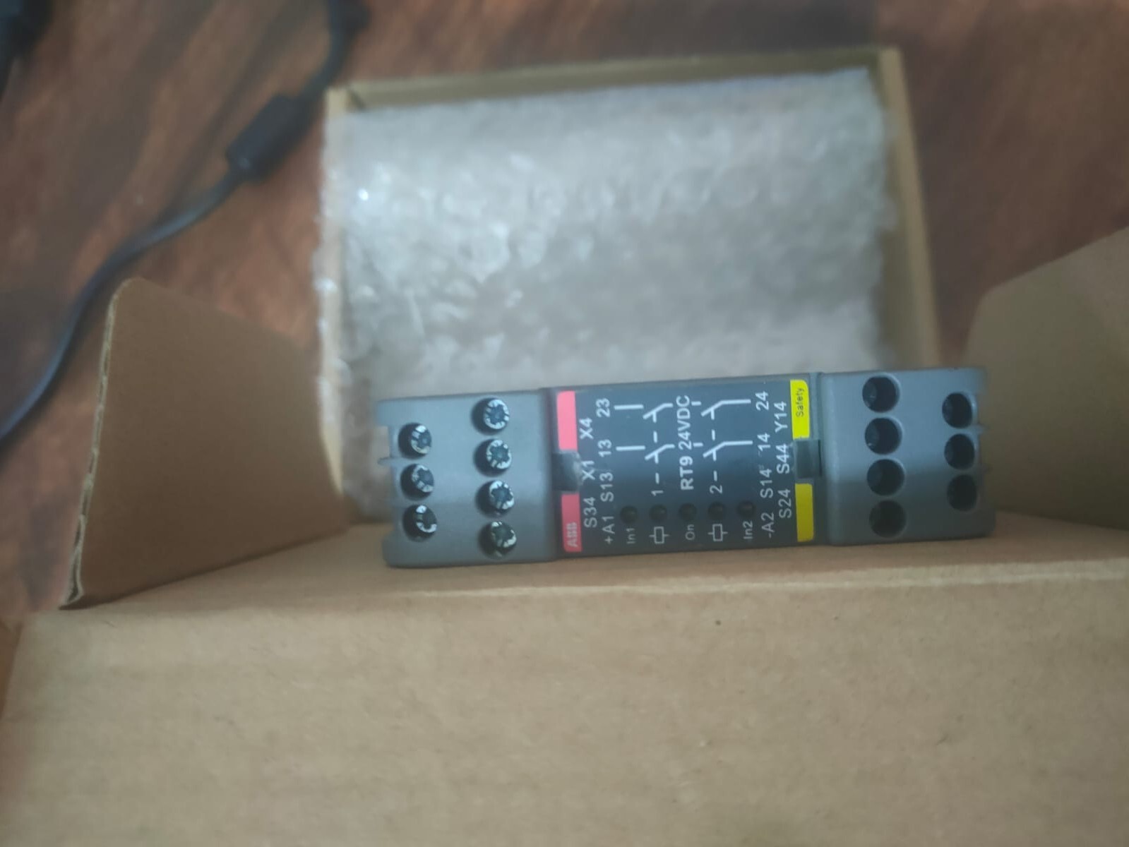 1x 2TLA010029R0000 RT9 ABB Safety Relay 24V | eBay