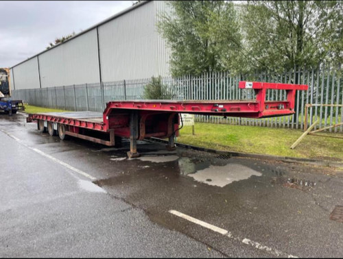 Nene artic Low Loader Flat Plant Trailer. Ideal for moving digger ...