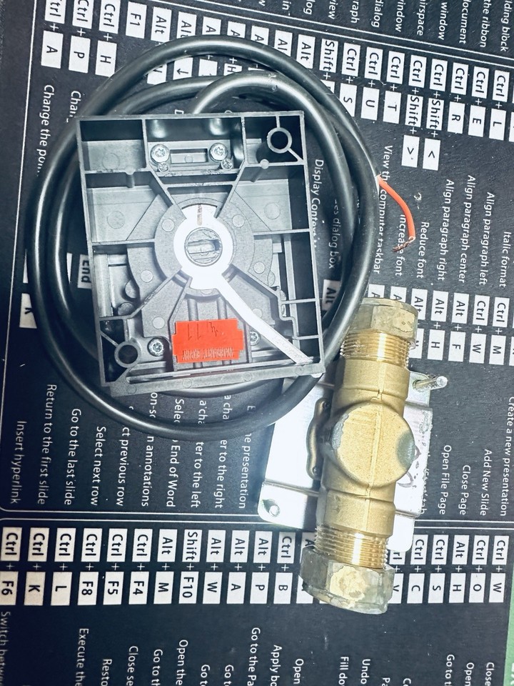 Brand NEW Danfoss HPA2 2 Port Motorised Valve Actuator + Valve body 4 ...