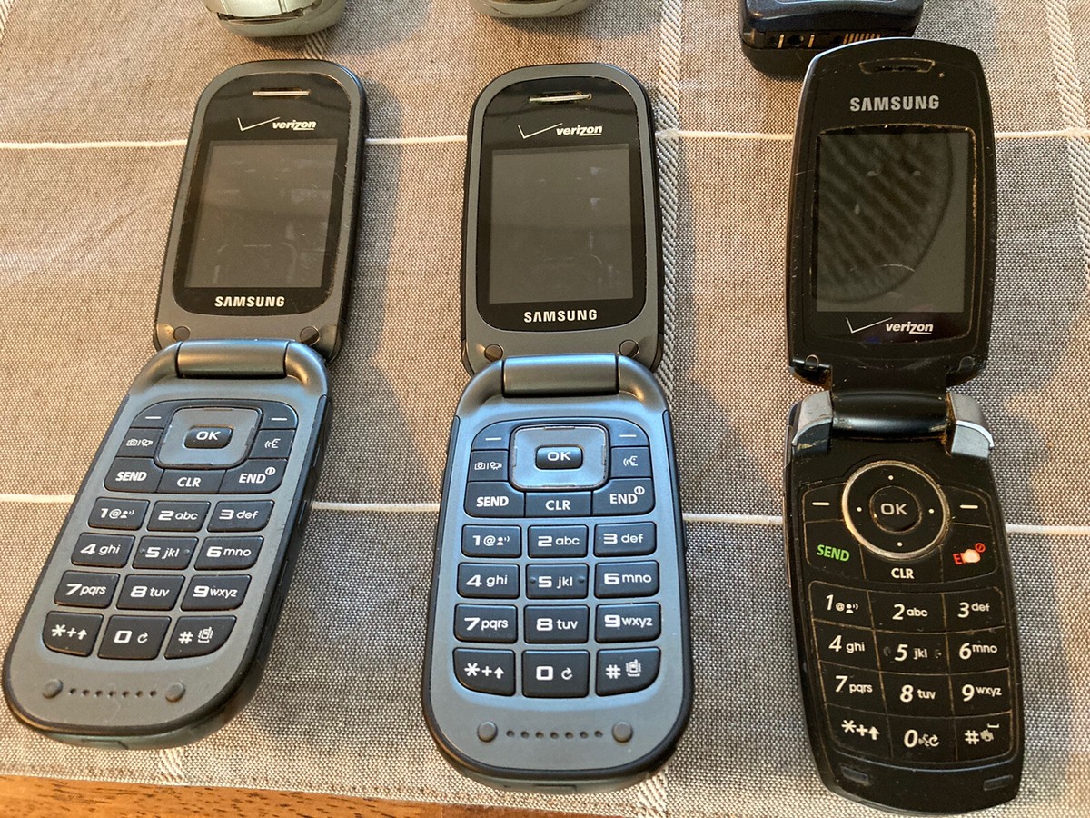 Older Flip Phones UNIWA V202T Dual Screen Senior Flip Phone SOS Not