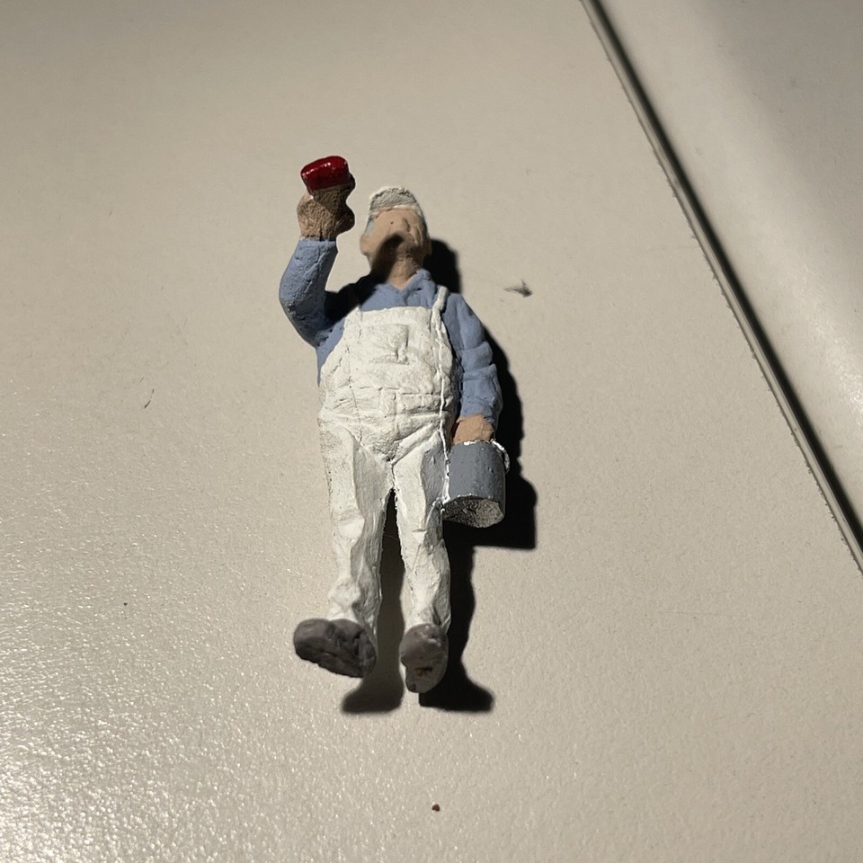 Arttista #751 - Man Painting / - O SCALE Figure - Model Trains - Used ...