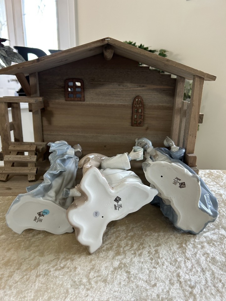 Lladro/NAO Complete Nativity Set w/Boxes & Manger Mint Condition Fast ...